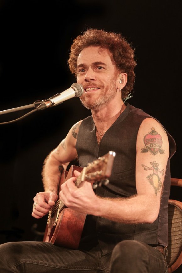 NANDO REIS PERFORMS IN LONDON WITH HIS SHOW “VOZ E VIOLÃO”